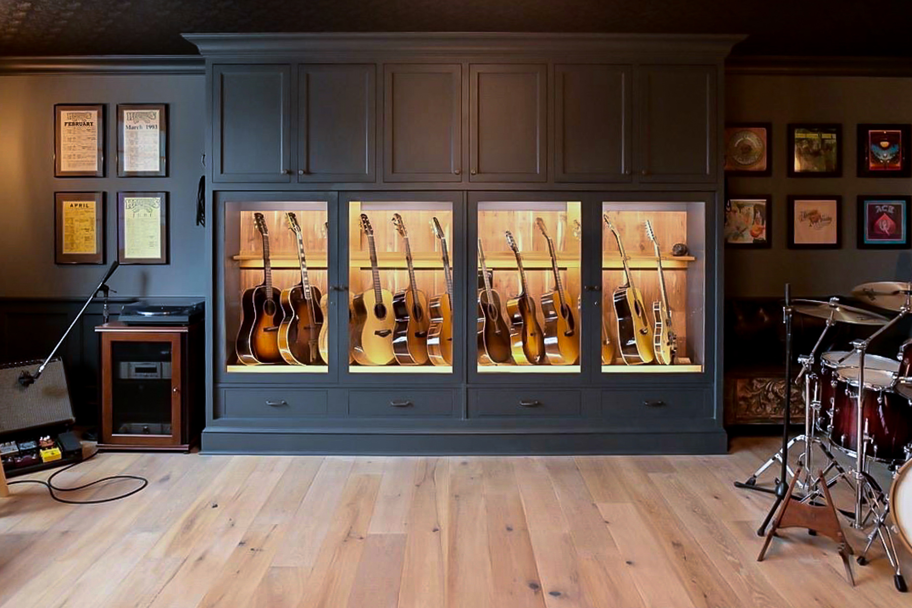 Custom Built-in Guitar Displays - American Music Furniture