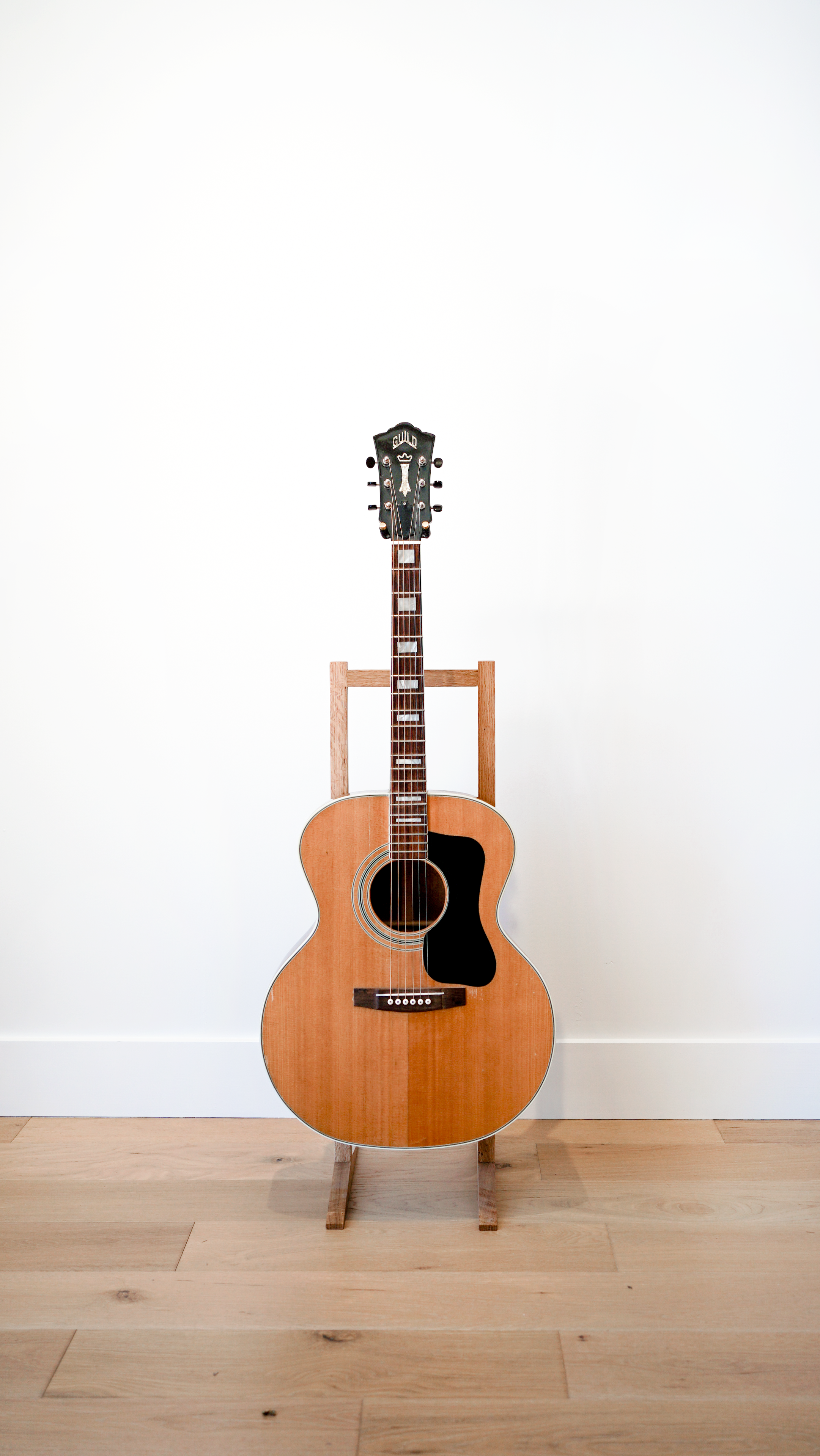 Acoustic Guitar Stands - American Music Furniture